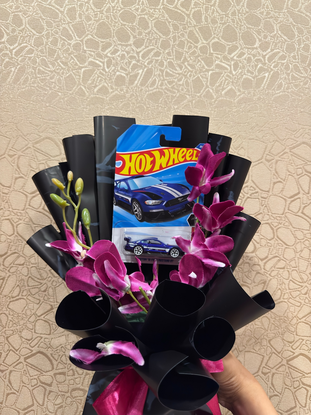 Custom 18 Ford Mustang GT Dendrobium Orchid Hot Wheels Bouquet – Luxur ...