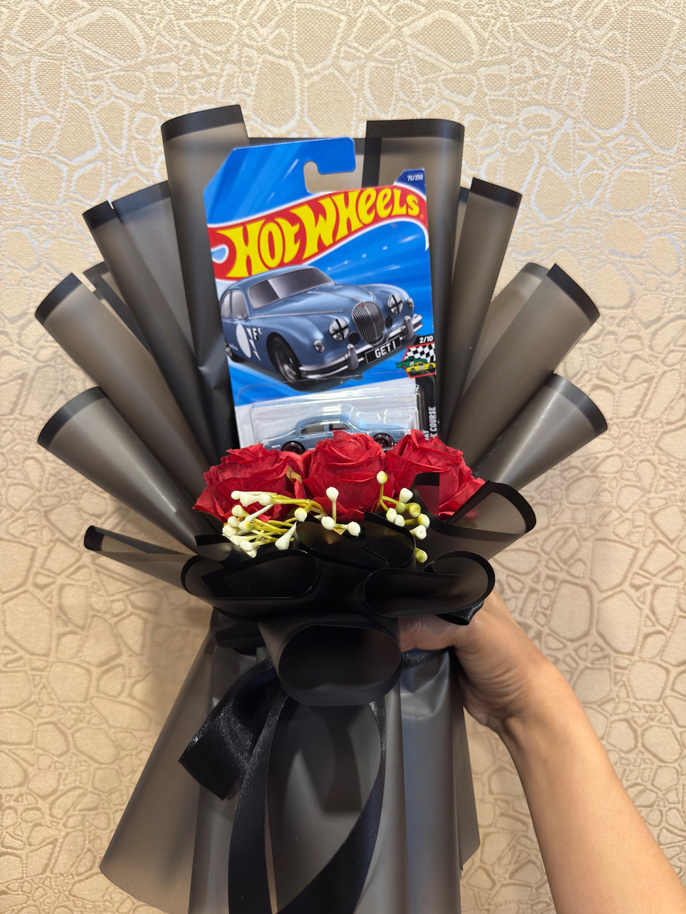Hot Wheels Car Bouquet with Red Roses – Premium Gift Wrap – Shop Your ...